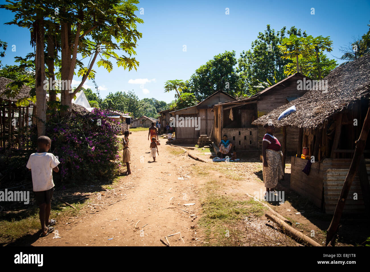 La vie en milieu rural village pauvre, Madagascar, Afrique Photo Stock ...