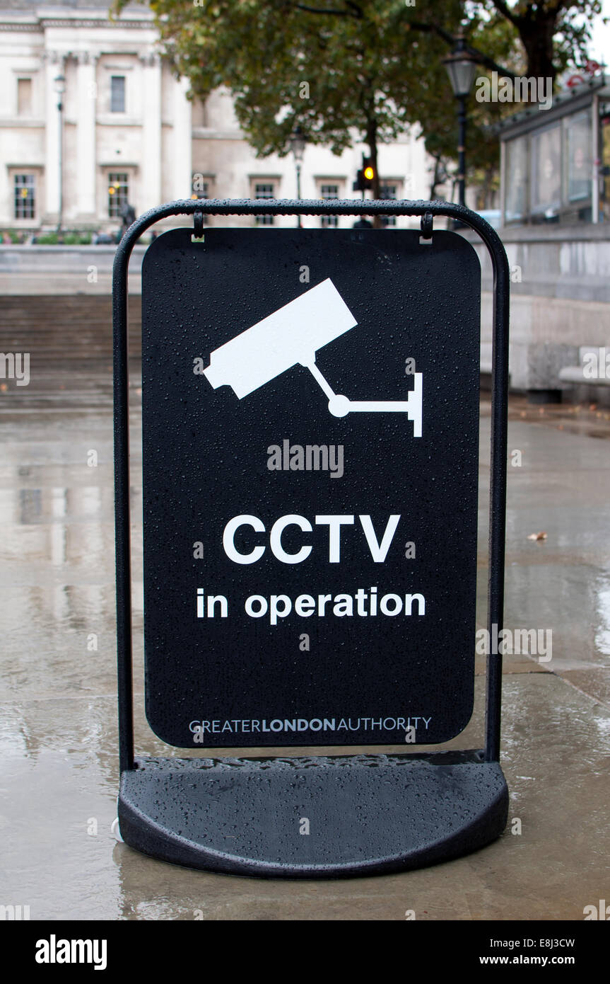 Cctv camera city london uk Banque de photographies et d’images à haute ...