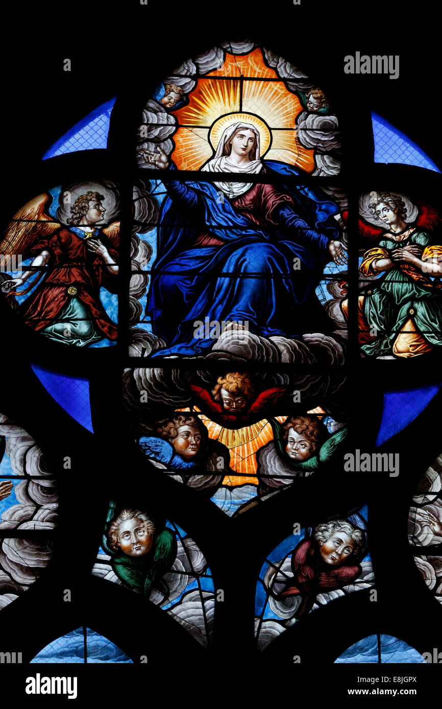 Vitrail Lassomption De La Sainte Vierge Marie Au Ciel Photo Stock Alamy