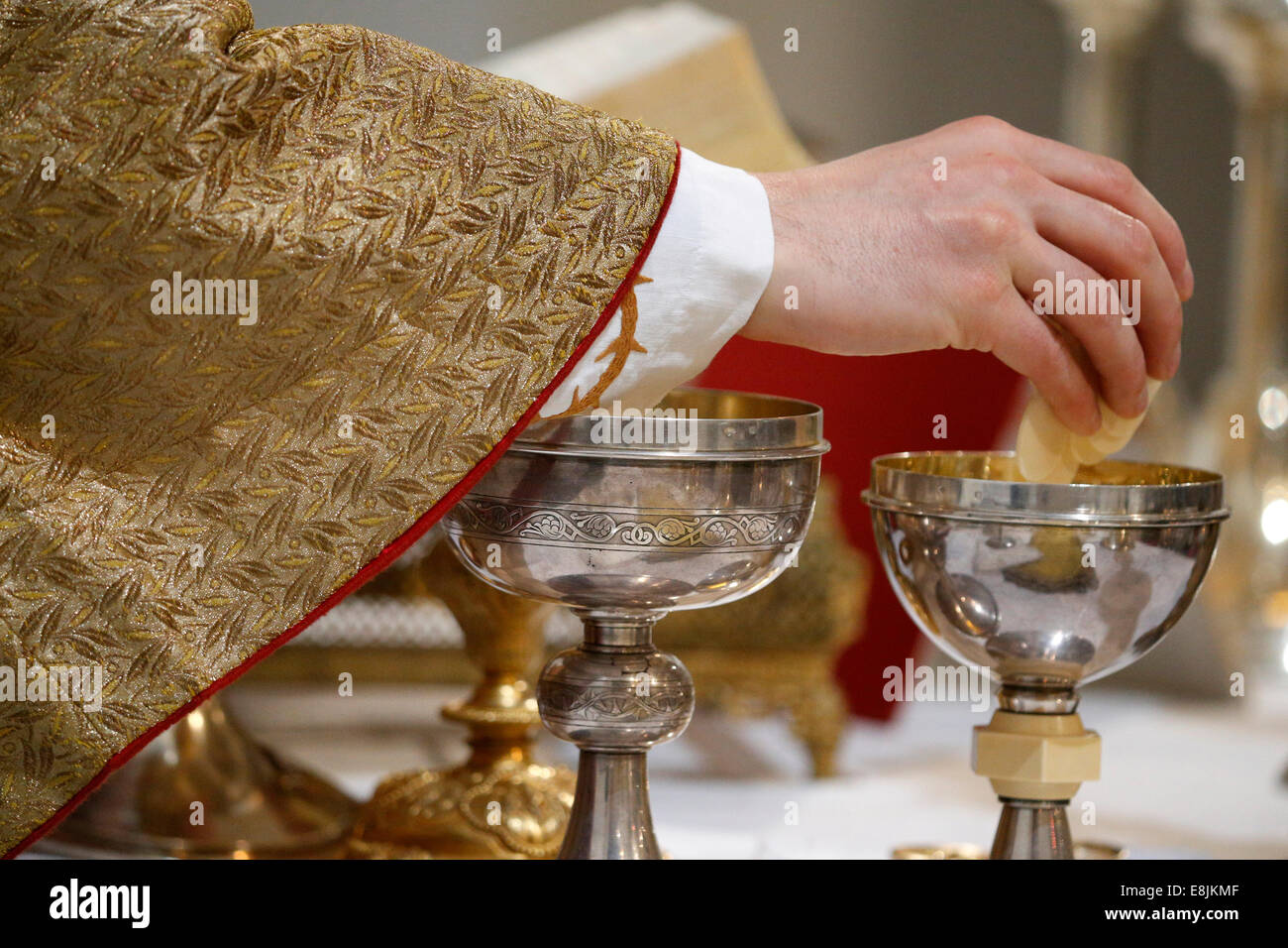 L'eucharistie hostie Banque de photographies et d’images à haute ...