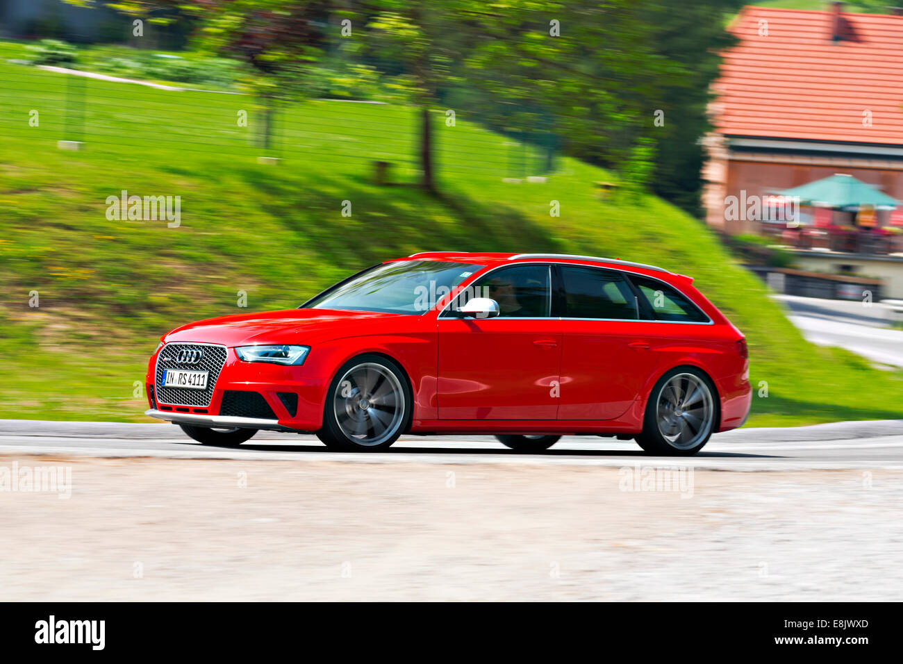 Audi rouge Banque de photographies et d’images à haute résolution - Alamy