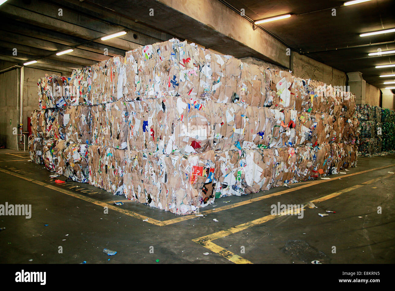 Une installation de tri des déchets. Le recyclage des emballages en ...