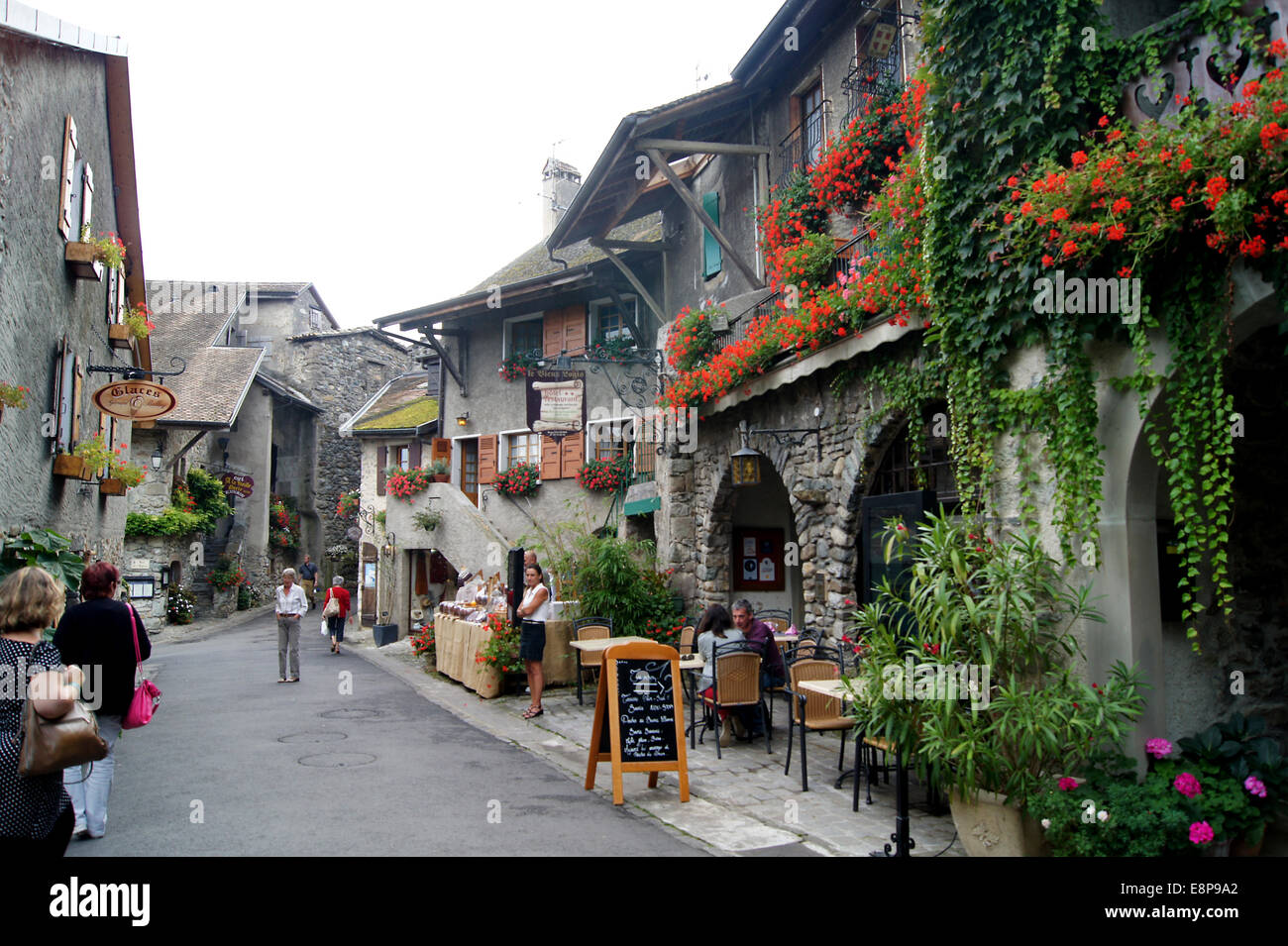 Yvoire, France. Le village historique de 700 ans au bord du Lac Léman ...