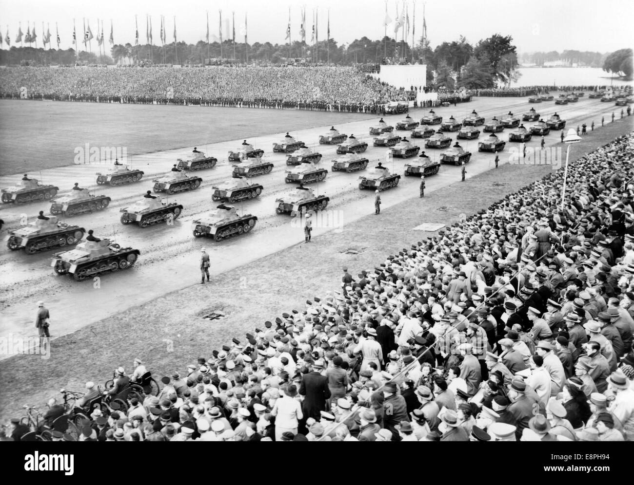 Panzer parade nuremberg rally Banque de photographies et d’images à ...