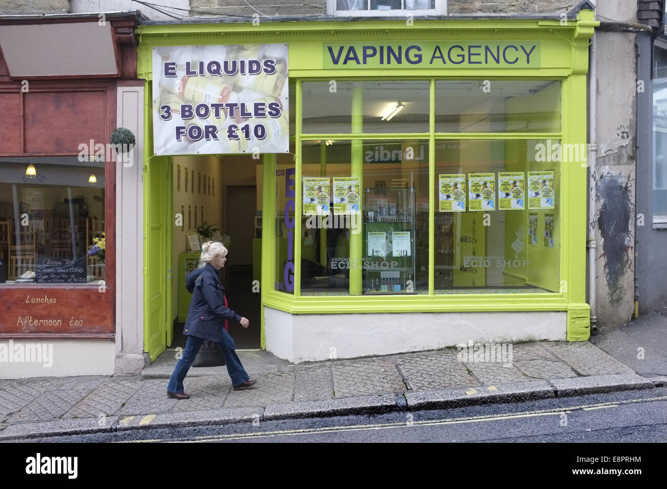 Uk vaping Banque de photographies et d’images à haute résolution - Alamy
