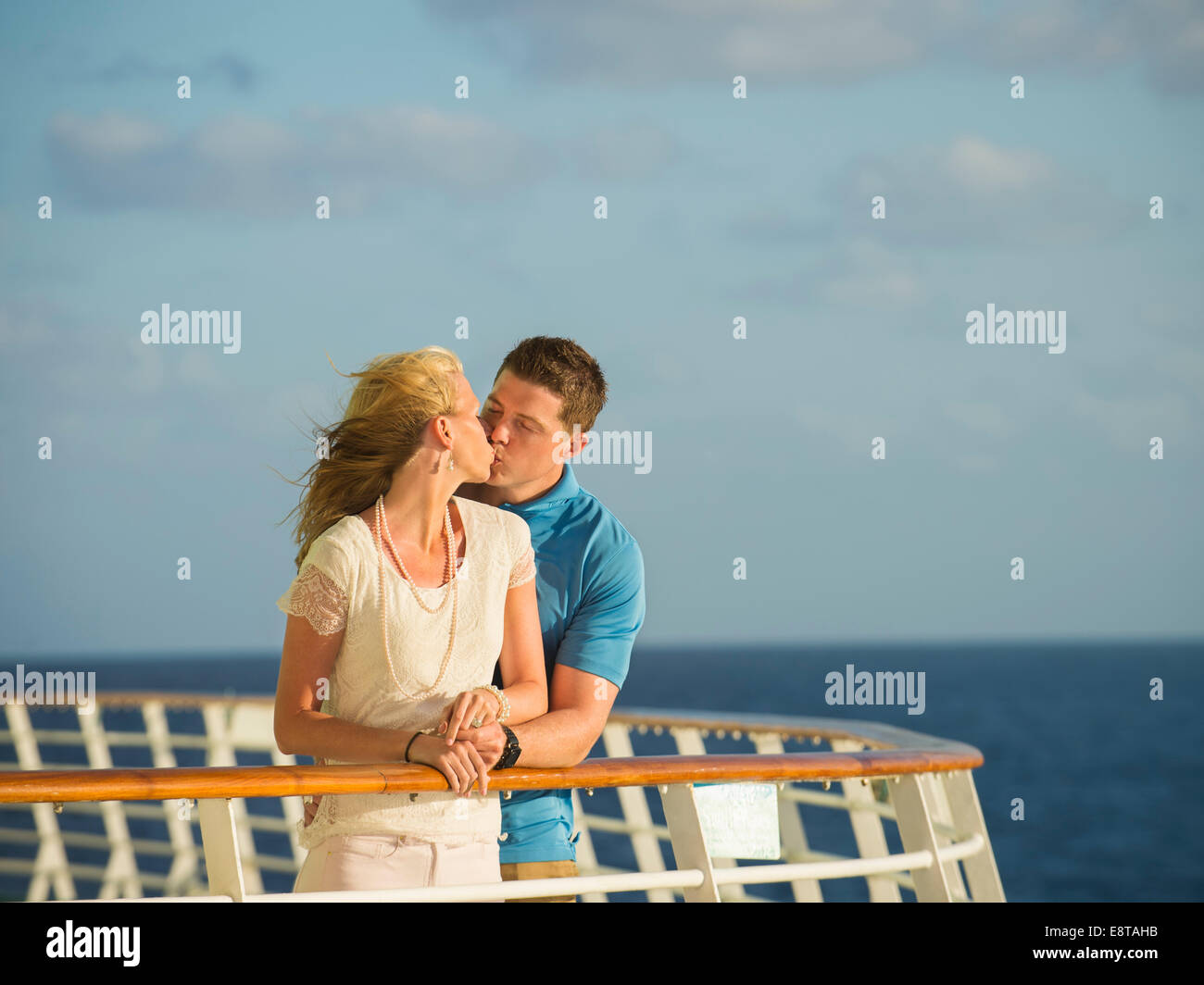 Couple romantique en bateau Banque de photographies et d’images à haute ...
