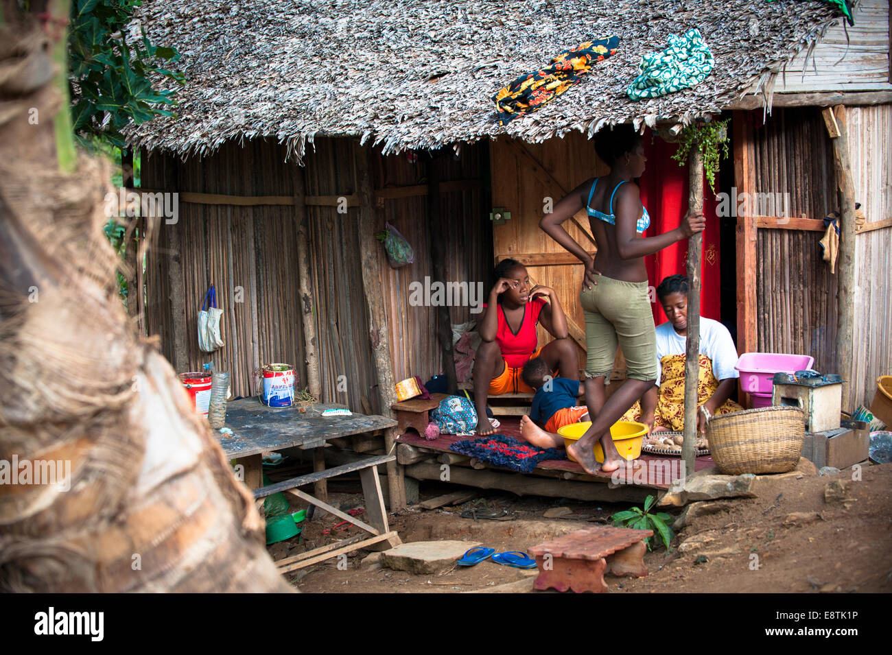 La vie en milieu rural village pauvre, Madagascar, Afrique Photo Stock ...