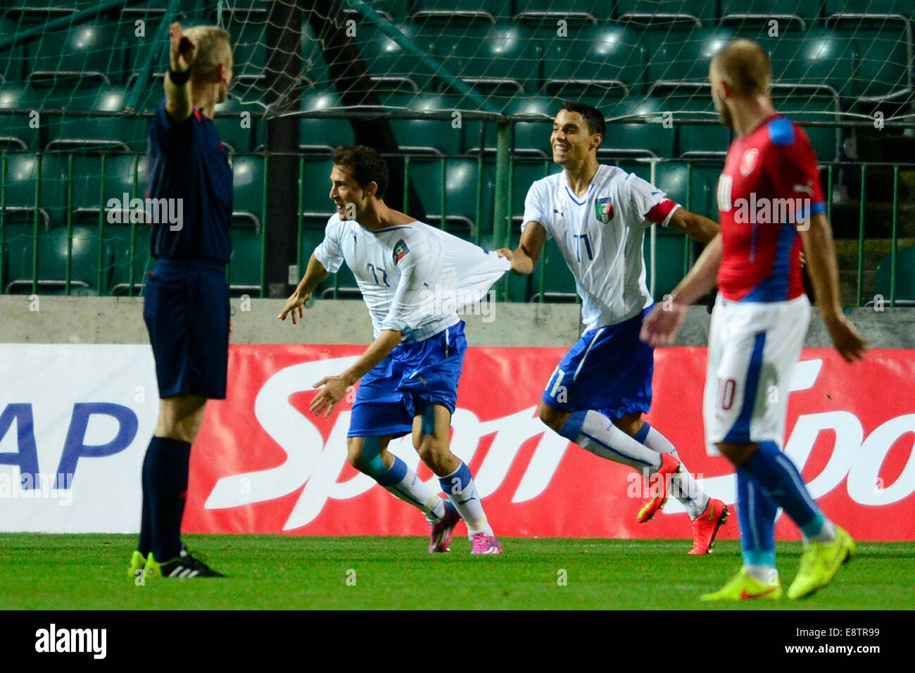 Simone ganz Banque de photographies et d’images à haute résolution - Alamy