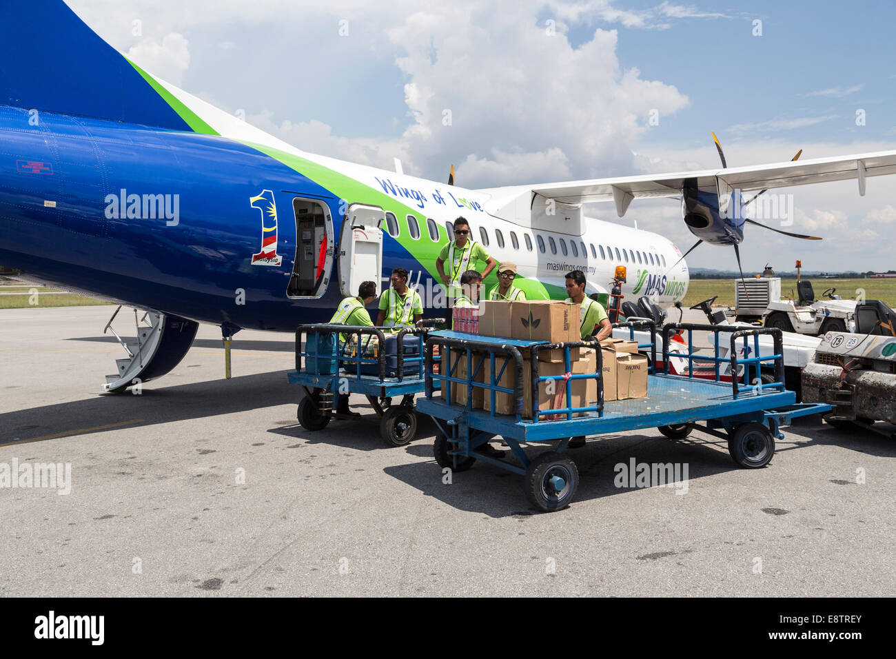 Chargement des bagages d'avion Banque de photographies et d’images à ...