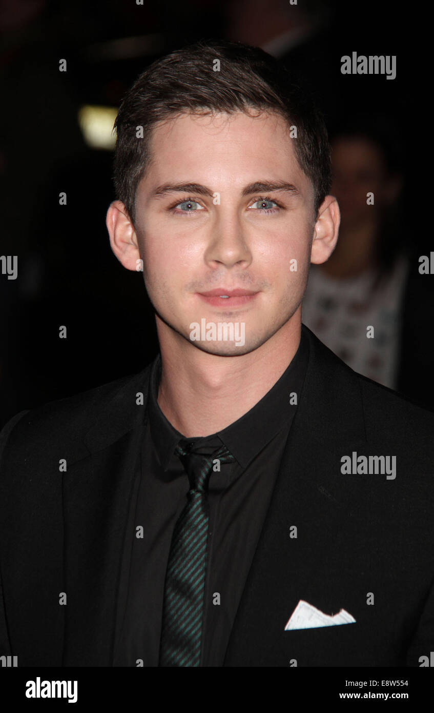 Logan lerman acteur Banque de photographies et d’images à haute ...