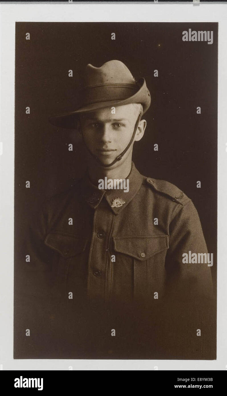 Portrait de Gordon Kenrick Hirst, un individu distingué avec une ...