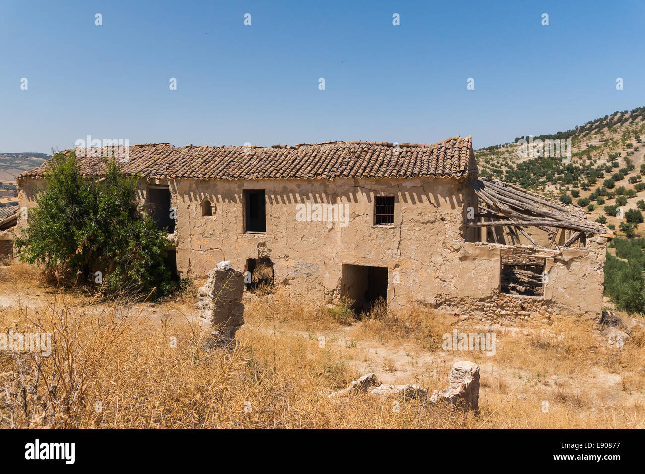 Maison en ruine Banque de photographies et d’images à haute résolution ...