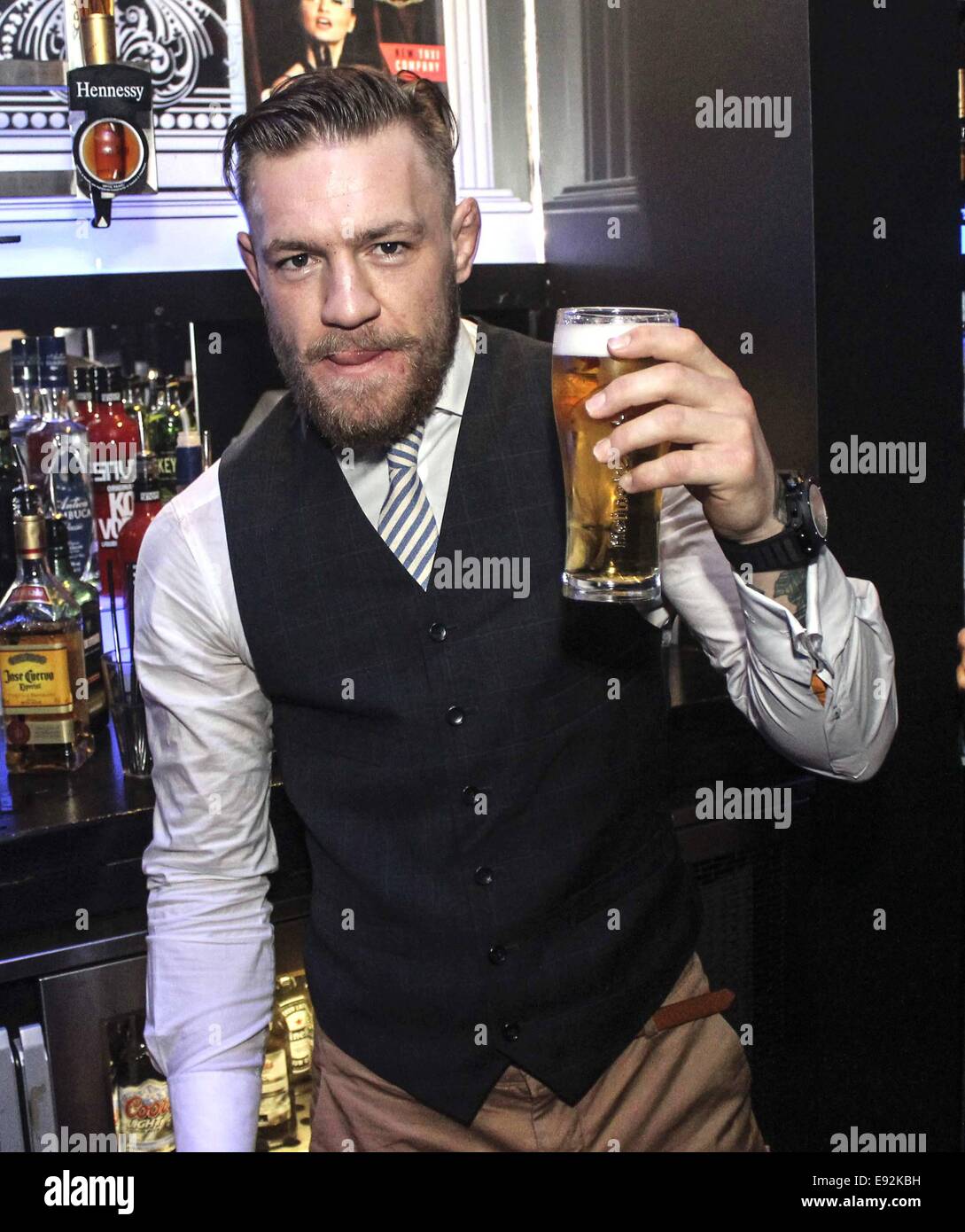 Ufc superstar conor mcgregor takes Banque de photographies et d’images ...