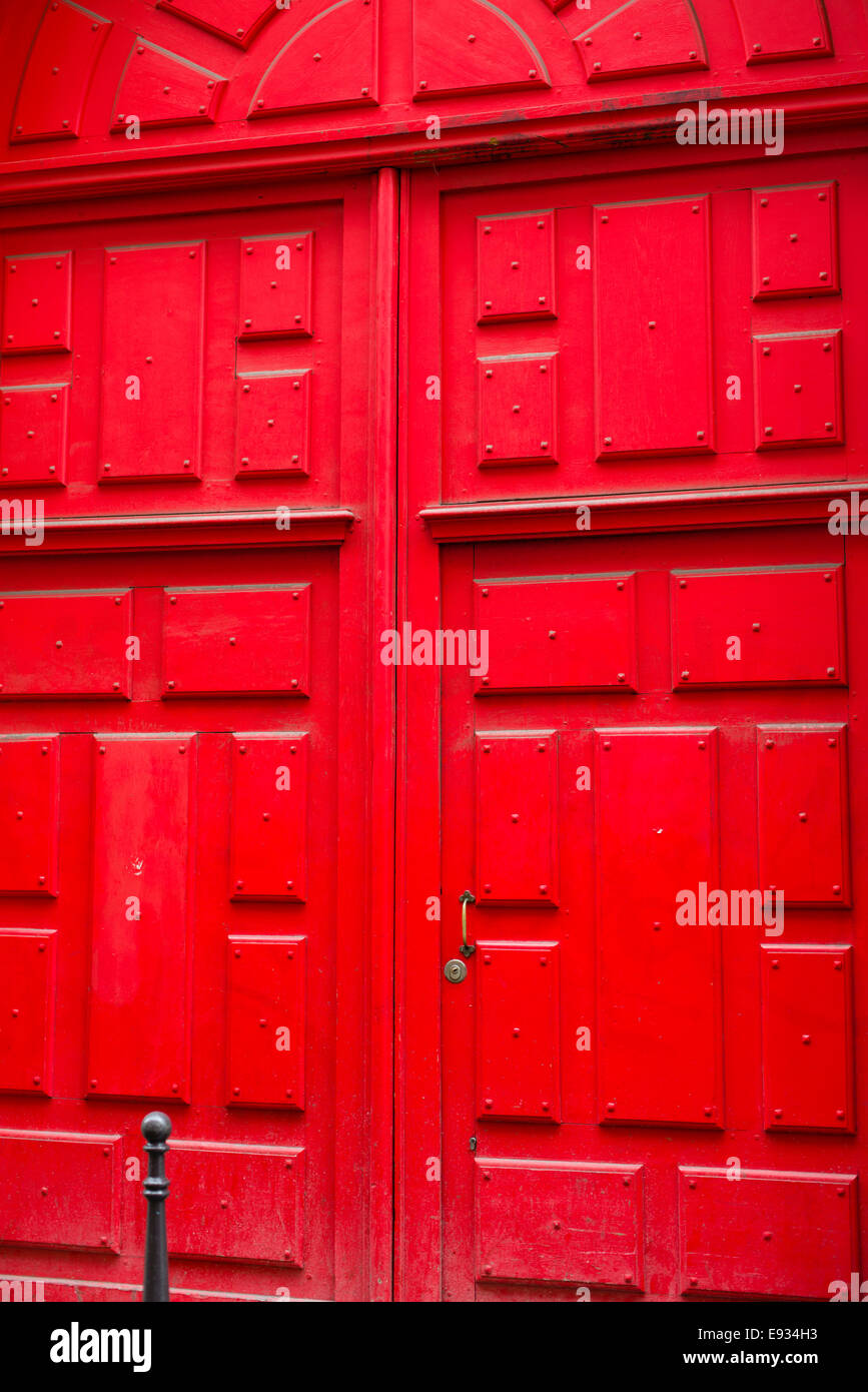 Porte rouge paris france Banque de photographies et d’images à haute ...