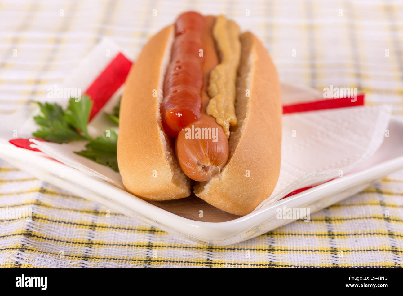 Hot dog bun Banque de photographies et d’images à haute résolution - Alamy