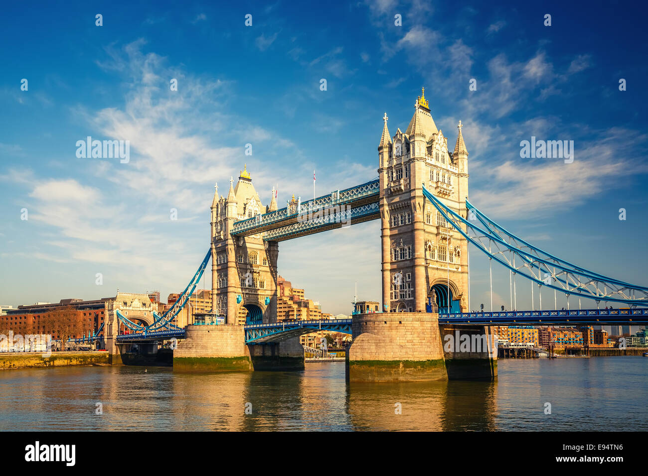 Tower bridge à londres Banque de photographies et d’images à haute ...