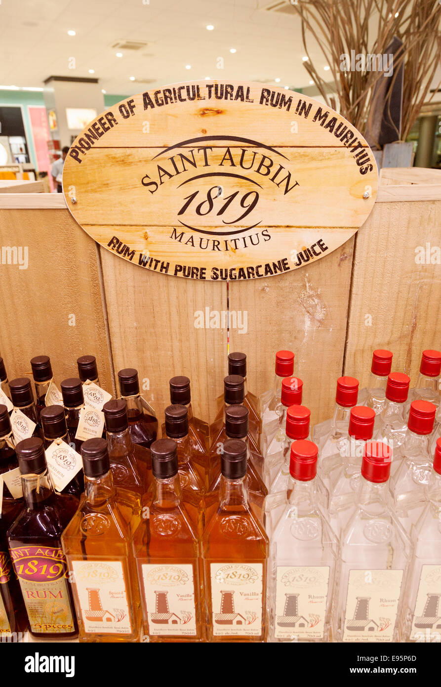 Rhum Ile Maurice à vendre dans la boutique hors taxes, à l'aéroport de ...