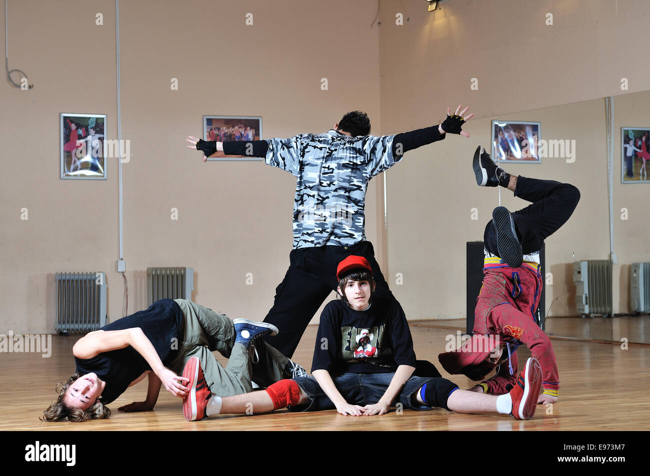 Groupe de gangs adolescents Banque de photographies et d’images à haute ...
