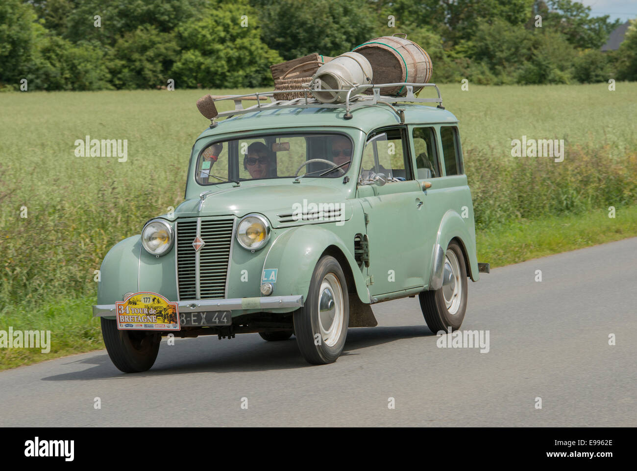Renault juva 4 Banque de photographies et d’images à haute résolution ...