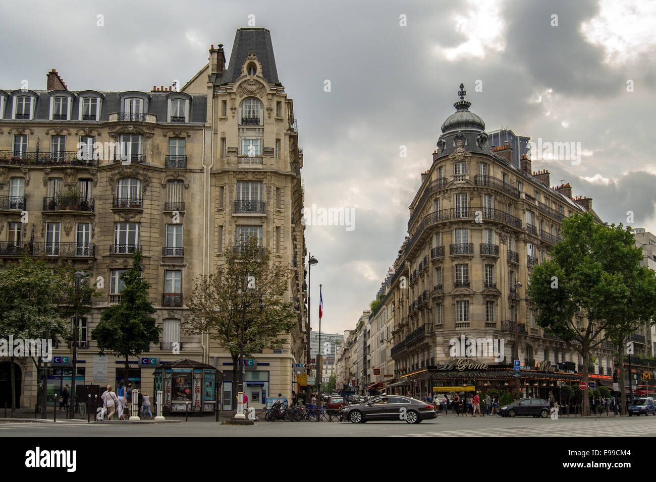 Batiment typique parisienne Banque de photographies et d’images à haute ...