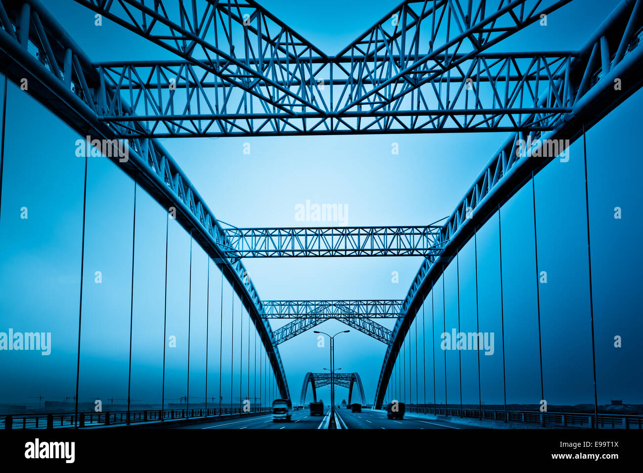 Pont moderne Banque de photographies et d’images à haute résolution - Alamy