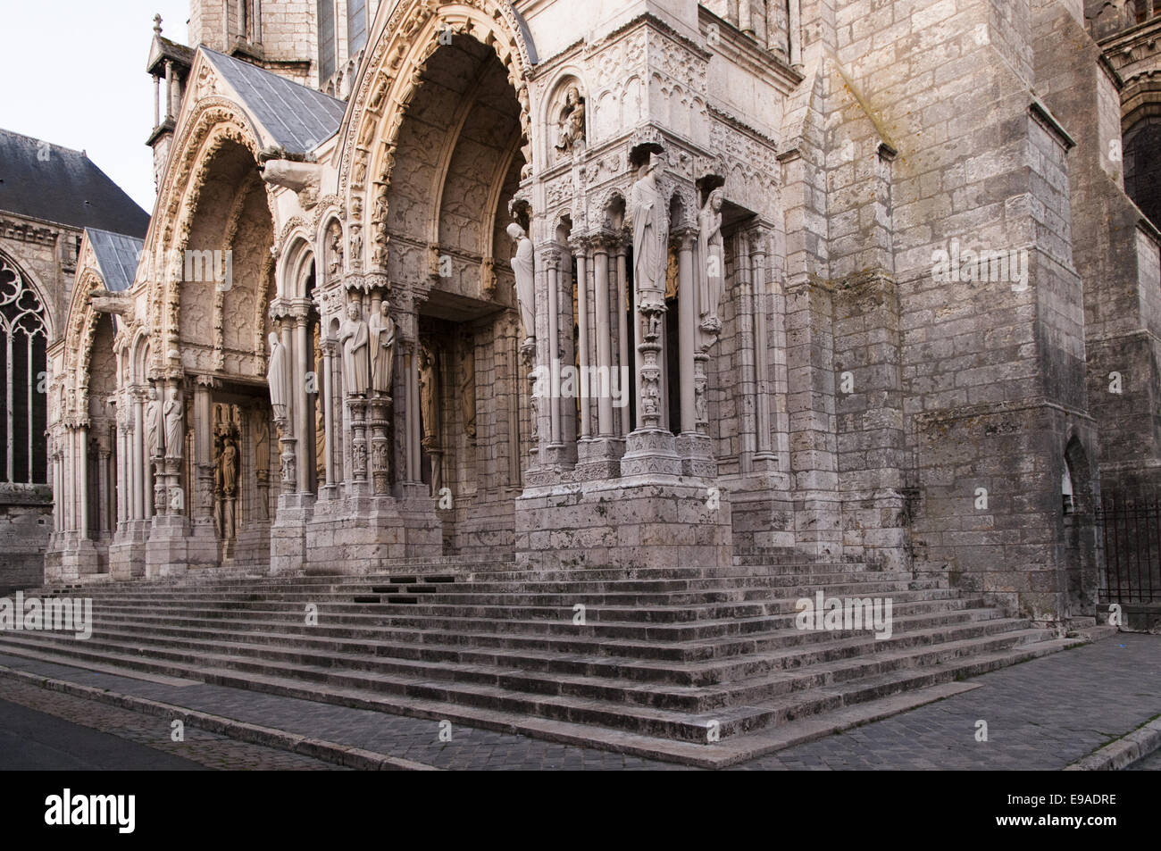 Crypte de la cathédrale de chartres Banque de photographies et d’images ...
