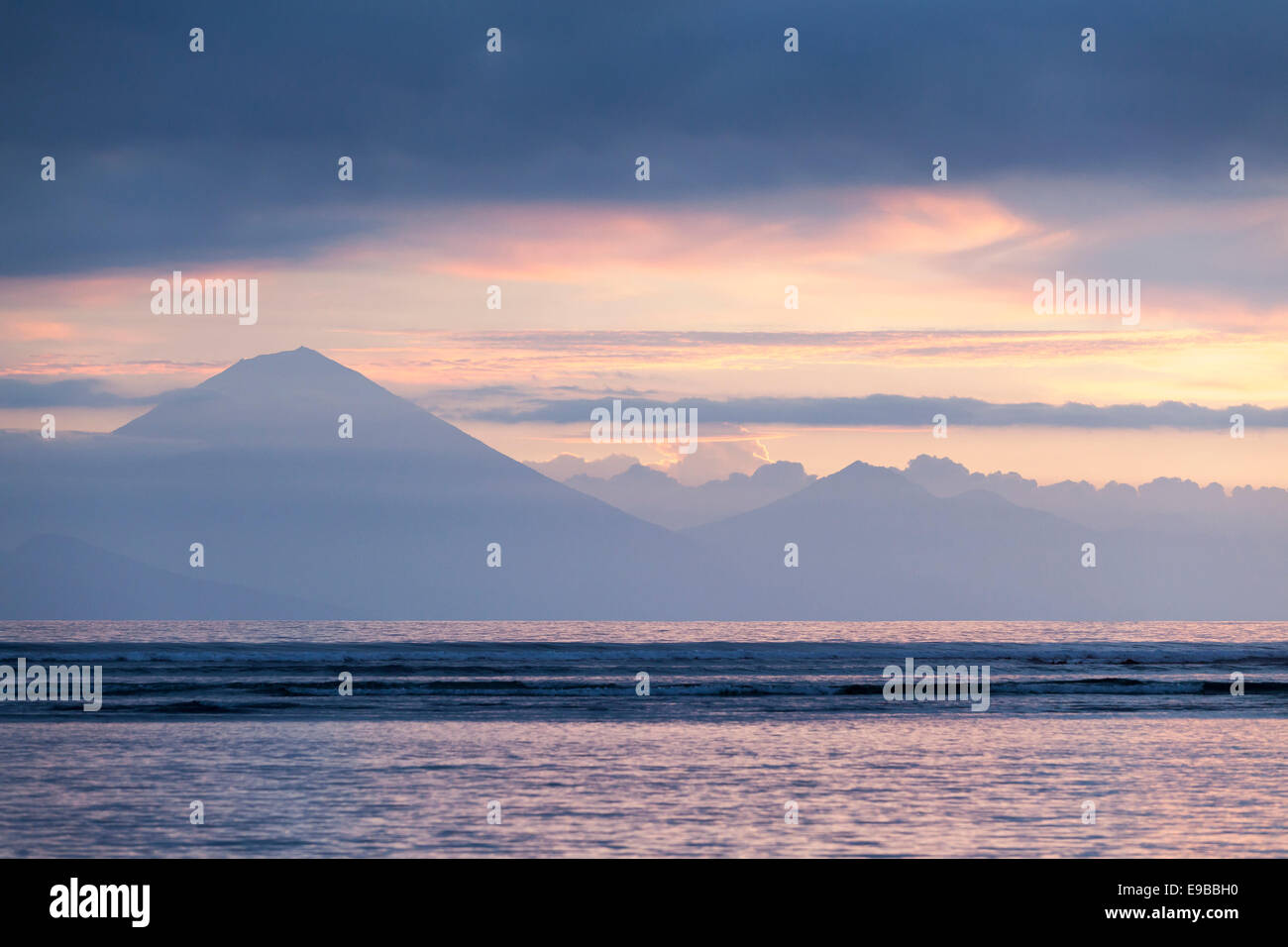 Volcan agung Banque de photographies et d’images à haute résolution - Alamy