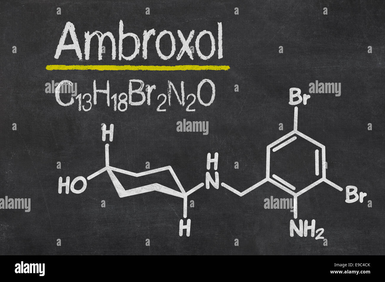 Tableau noir avec la formule chimique de l'Ambroxol Photo Stock - Alamy