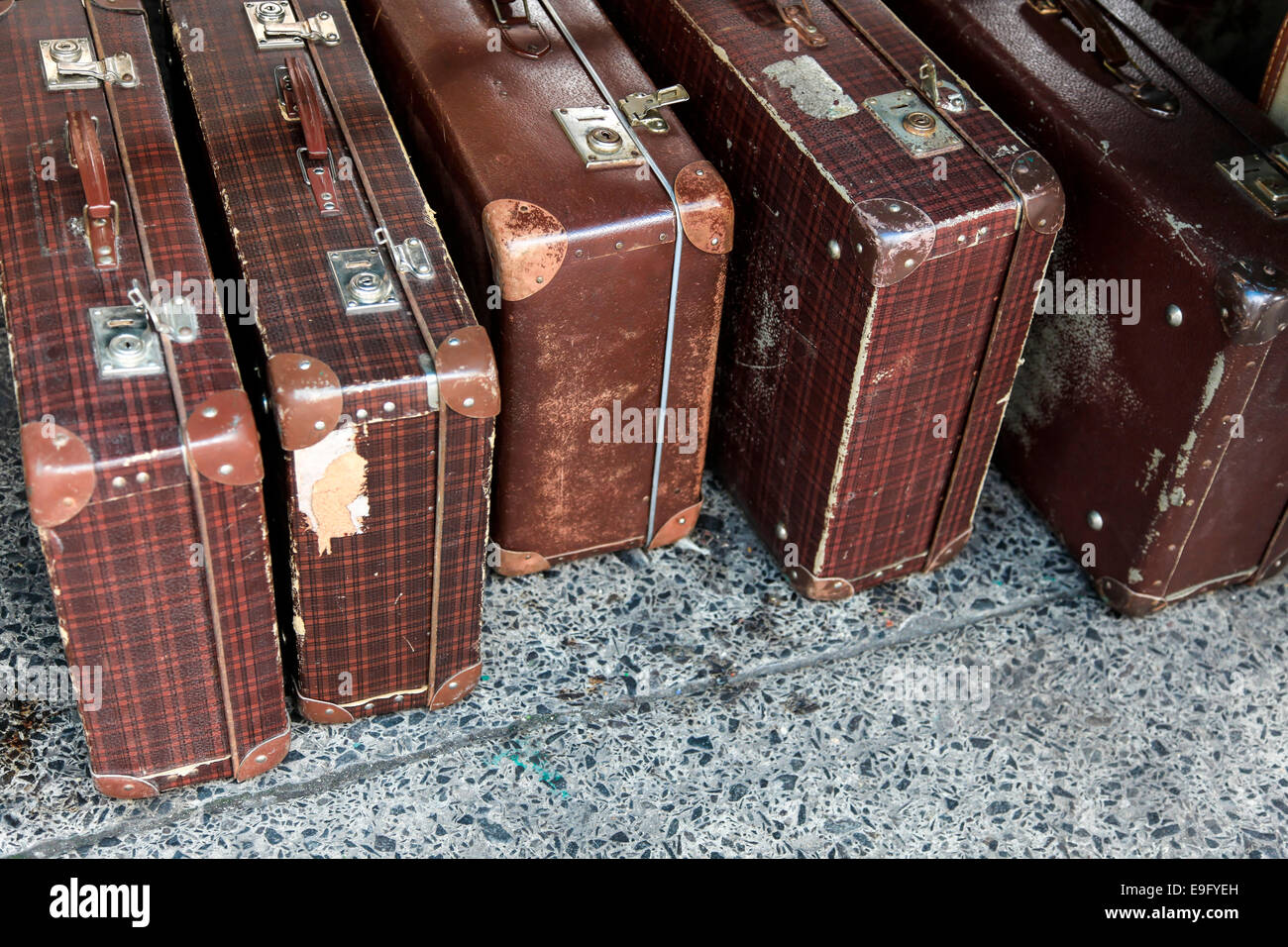 Vieilles valises en carton Banque de photographies et d’images à haute ...