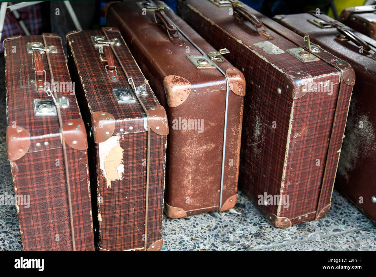 Vieilles valises en carton Banque de photographies et d’images à haute ...