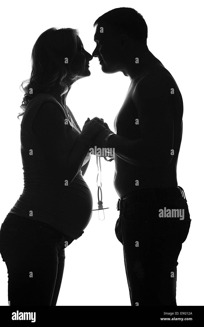 Femme Enceinte Avec Son Mari Banque Dimages Noir Et Blanc Alamy