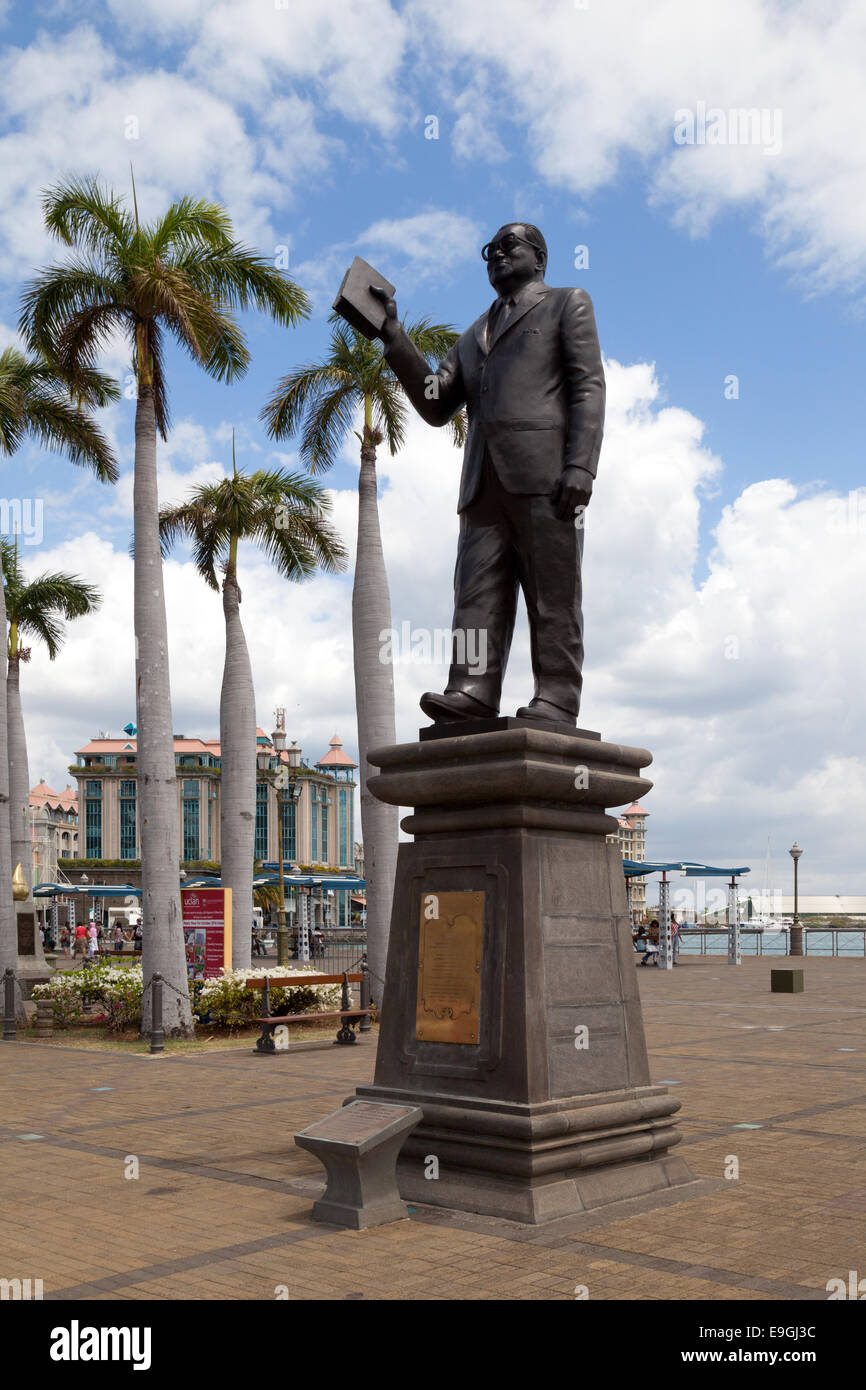 Mauritius port louis statue sir seewoosagur ramgoolam caudan waterfront ...