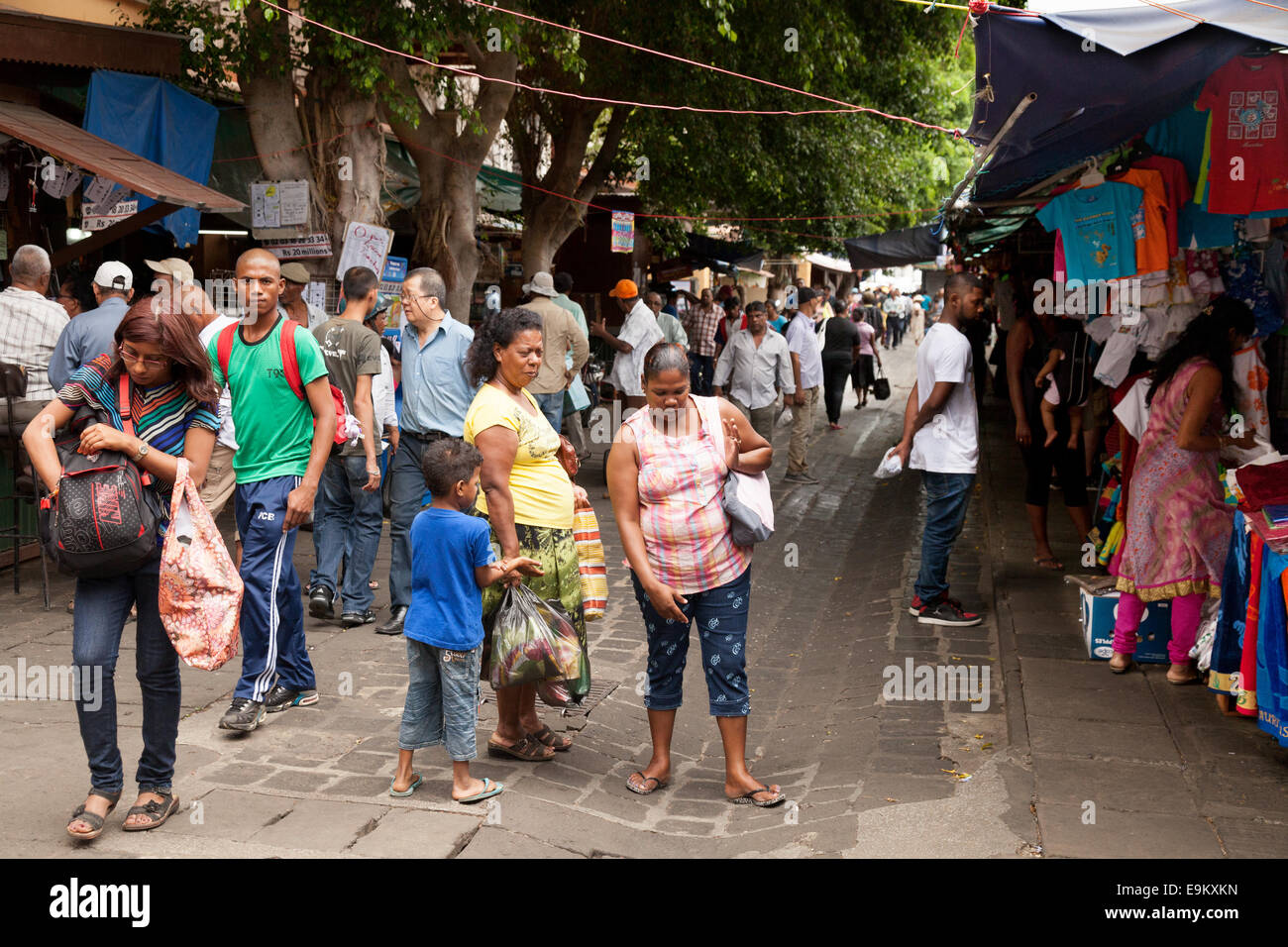 Mauricien local people shopping au marché plein air, Port Louis, Ile ...
