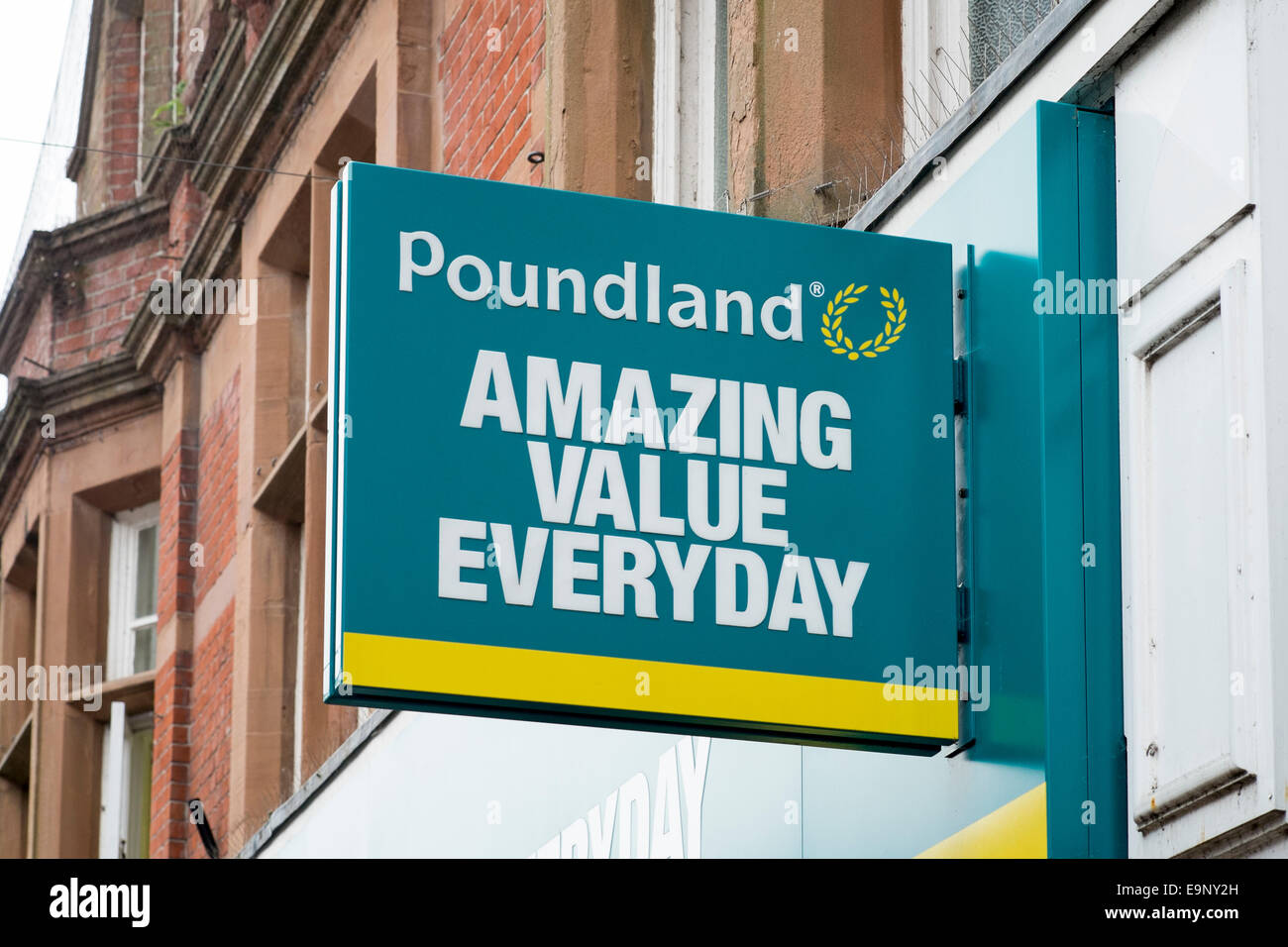 Poundland shop sign Banque de photographies et d’images à haute ...