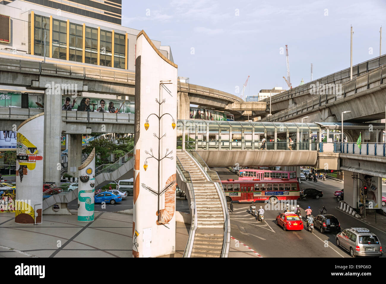 Intersection de pathumwan au centre ville Banque de photographies et d ...