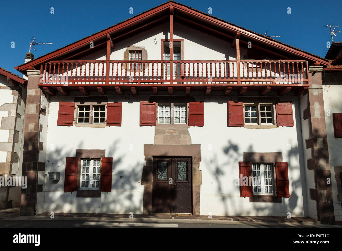 Maison basque Banque de photographies et d’images à haute résolution ...