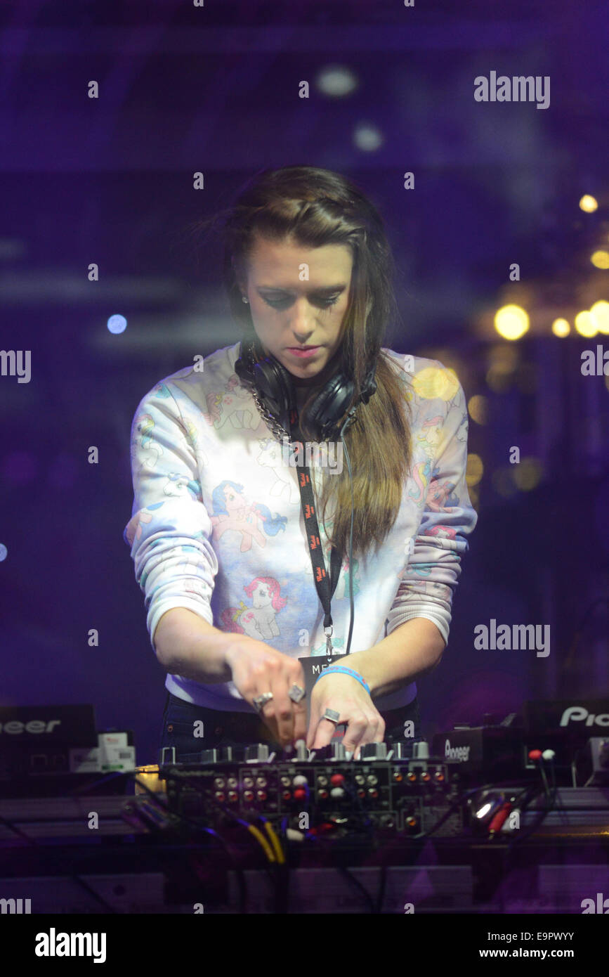 Charlie tee Banque de photographies et d’images à haute résolution - Alamy