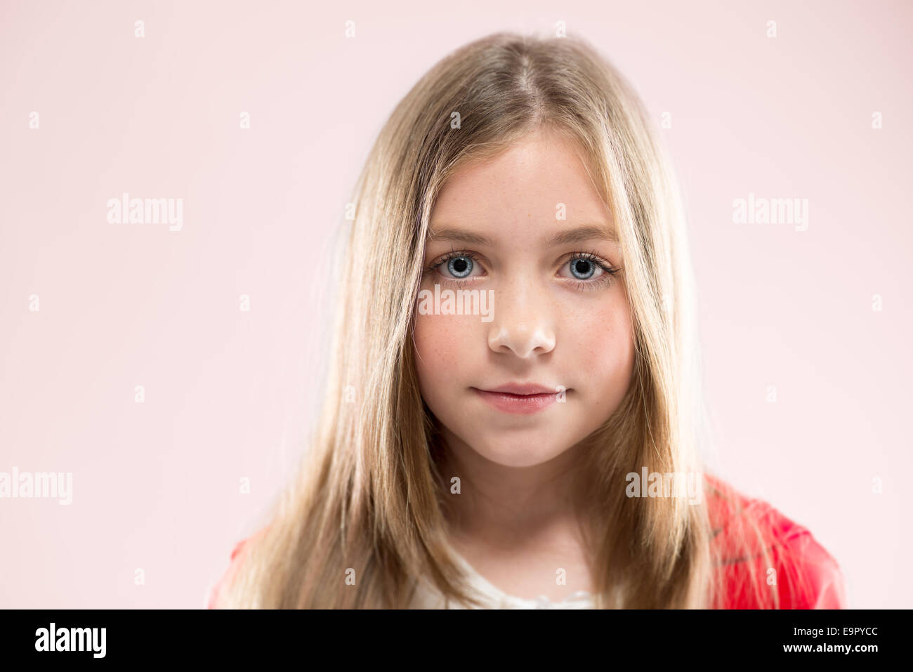 Yeux bleu enfant jeune fille Banque de photographies et d’images à ...
