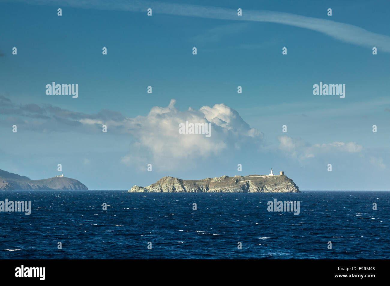 Le phare sur l'île de la Giraglia, à la pointe nord du Cap Corse en ... Le phare sur l'île de la Giraglia, à la pointe nord du Cap Corse en ...