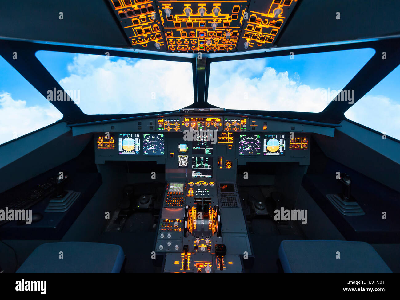 Cockpit Dun Airbus A320 De Flight Simulator Qui Est Utilisé Pour La Formation Des Pilotes De