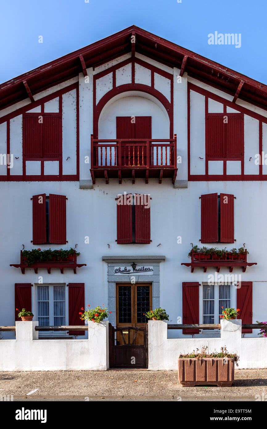 Maison basque Banque de photographies et d’images à haute résolution ...