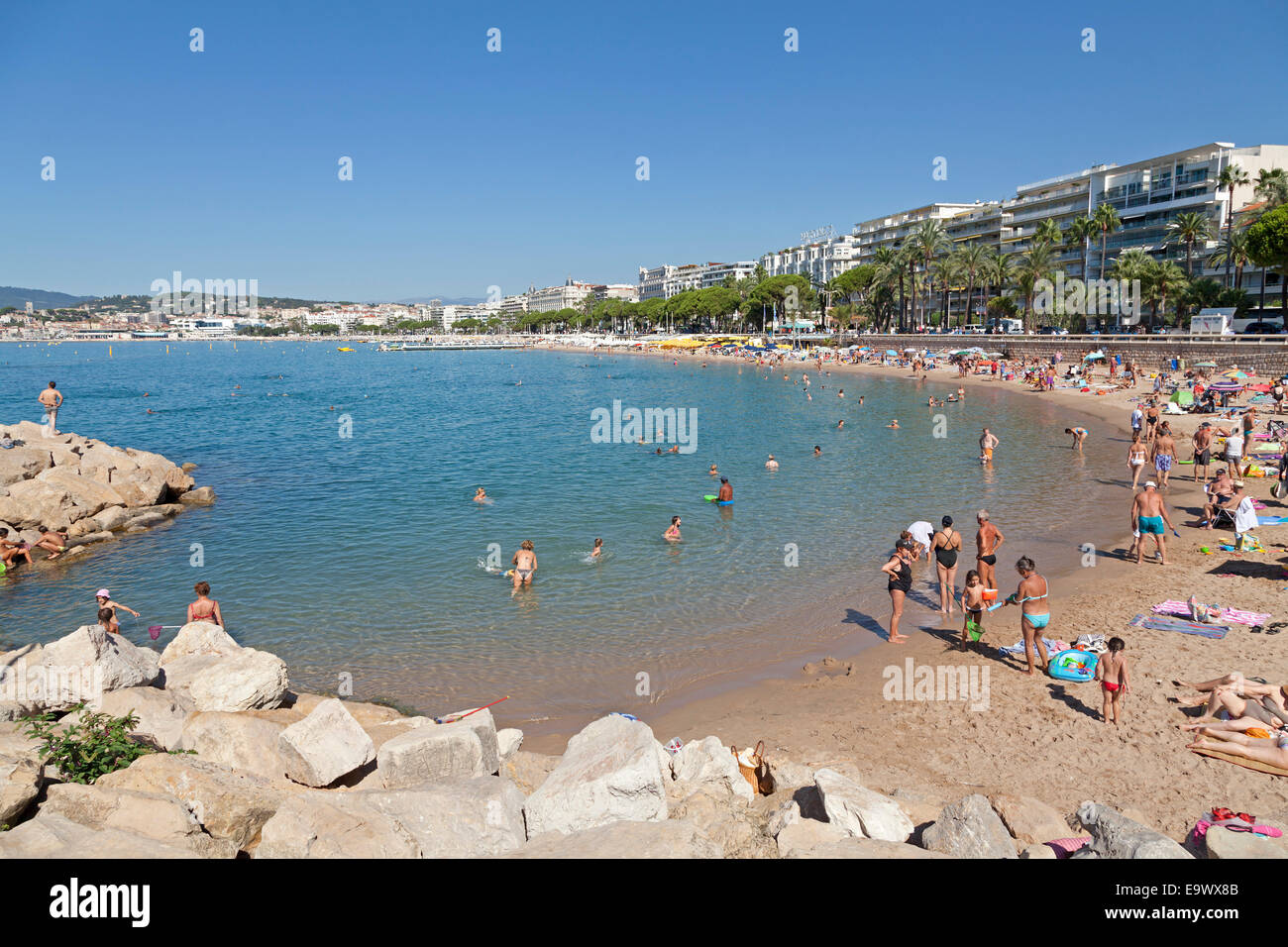 La plage de cannes Banque de photographies et d’images à haute ...