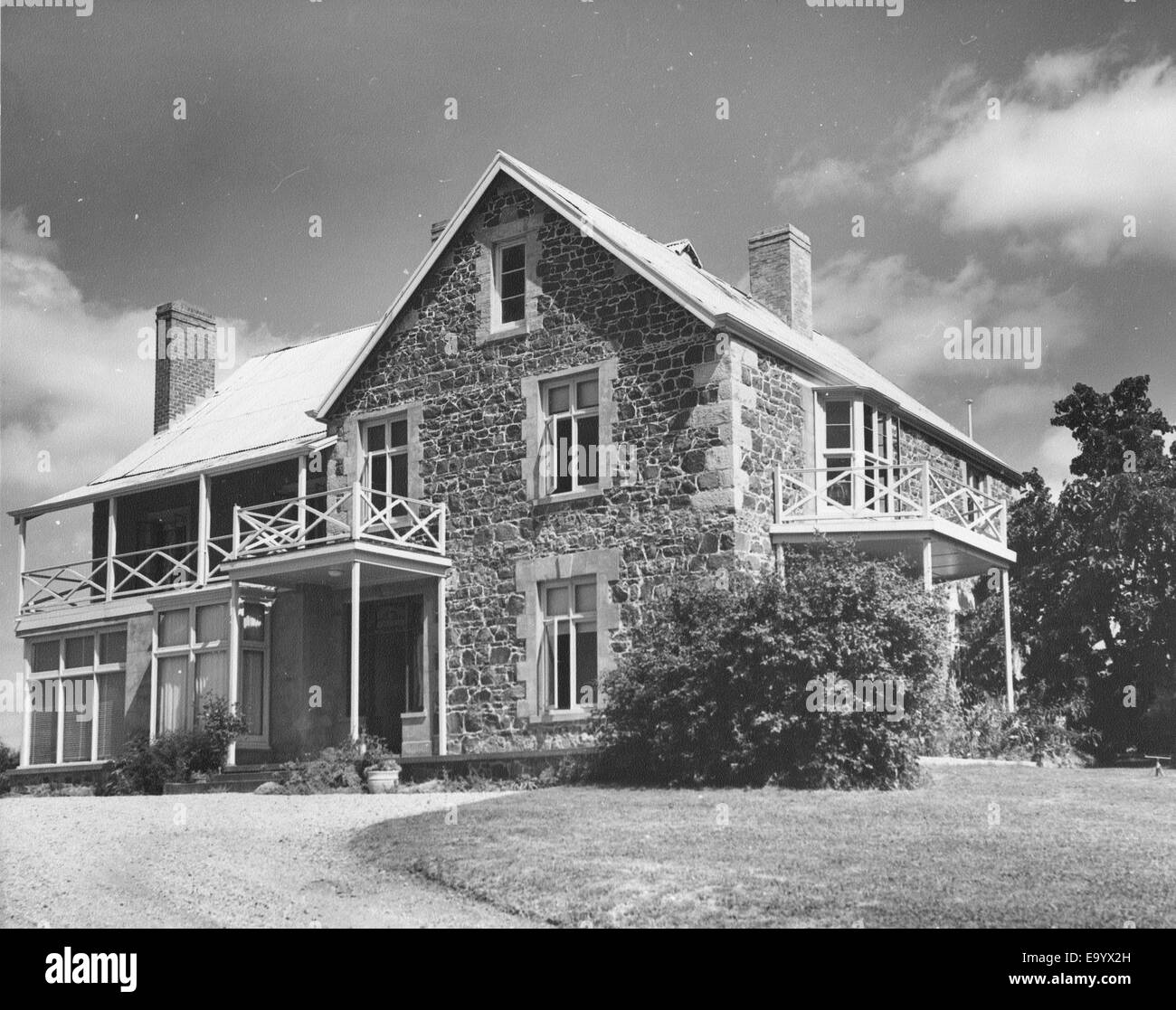Une image historique ou une référence à Longford-Mount Ireh, mettant ...