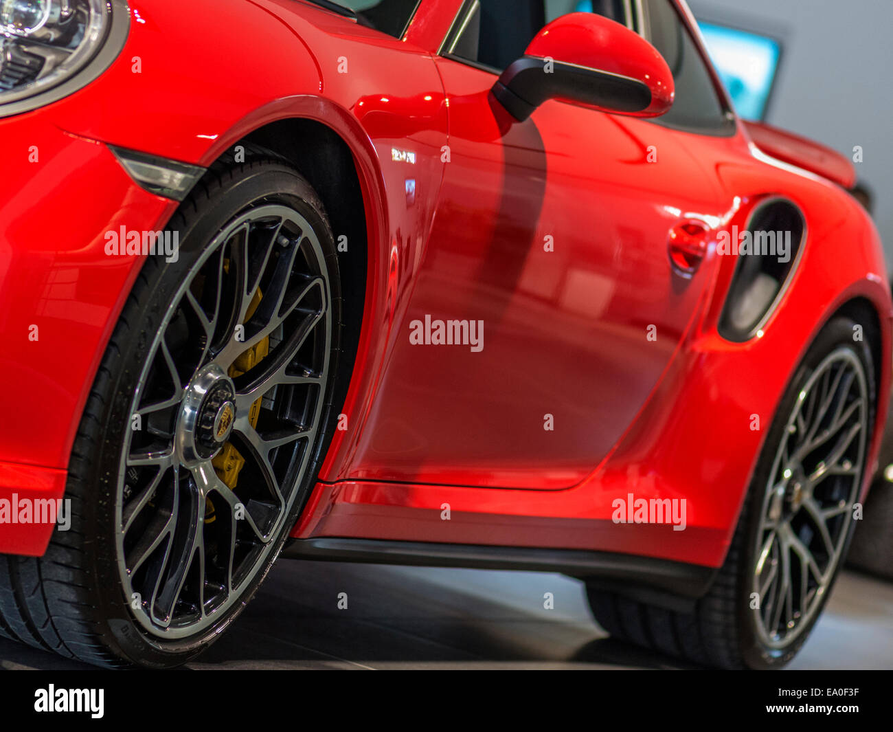 Porsche 911 turbo rear view Banque de photographies et d’images à haute ...