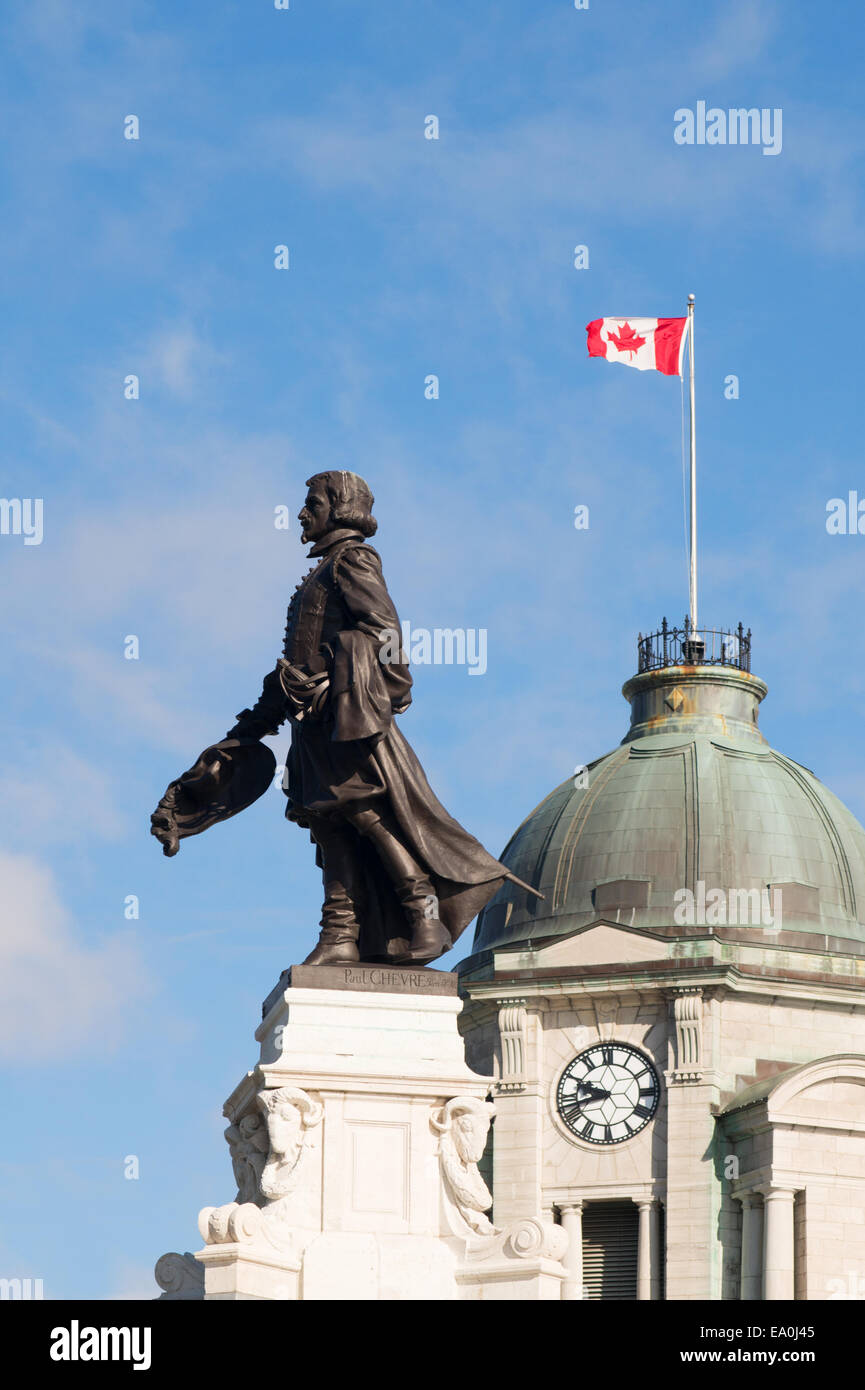 Statue en bronze de Samuel de Champlain à Québec, avec en arrière-plan ...