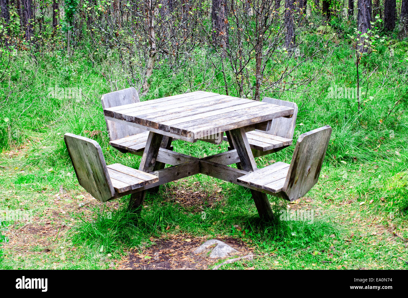 Aire de repos avec banc Banque de photographies et d’images à haute ...