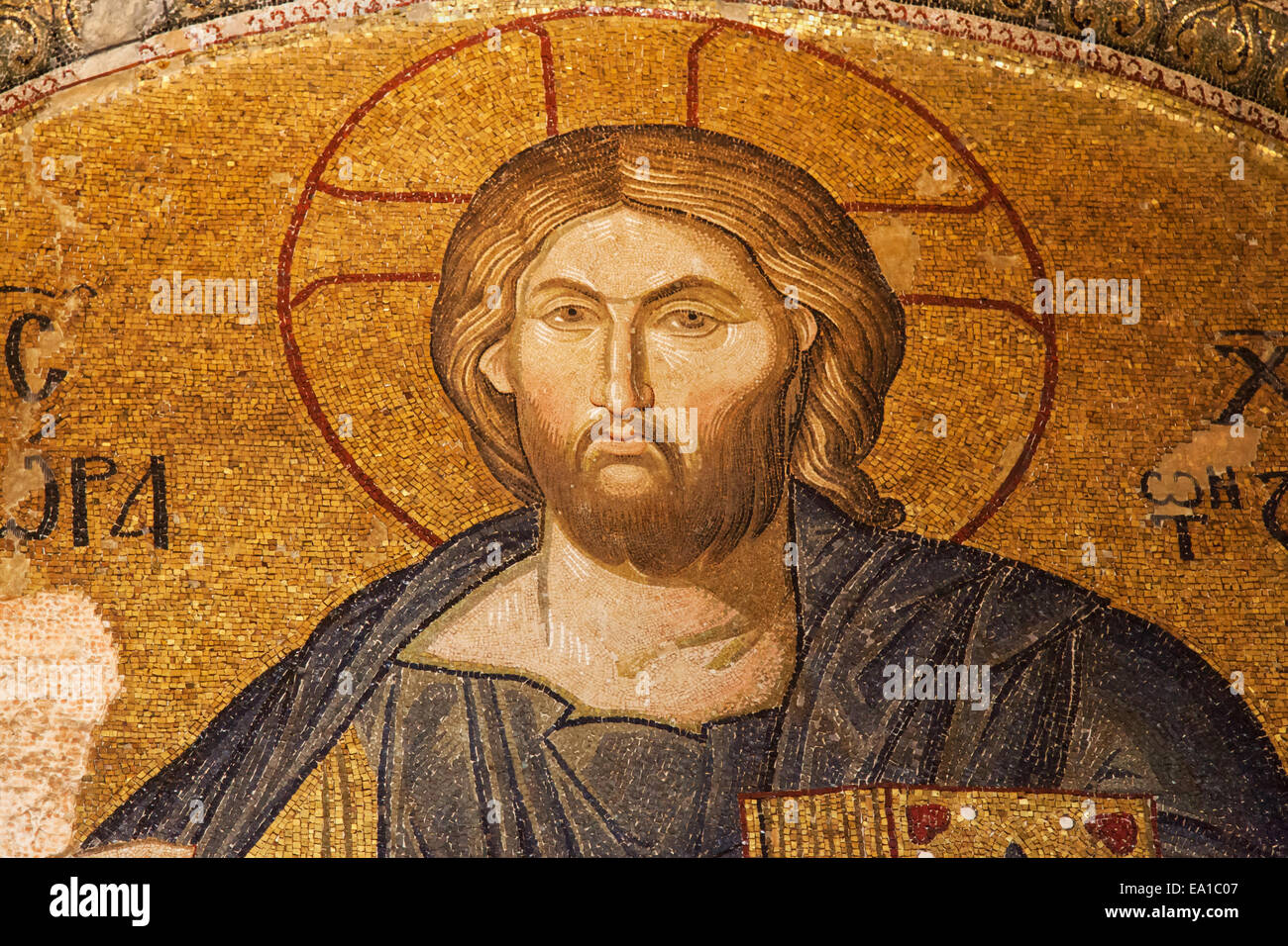 Le Christ Pantocrator mosaïque dans l'exonarthex et Tympanon entre ...