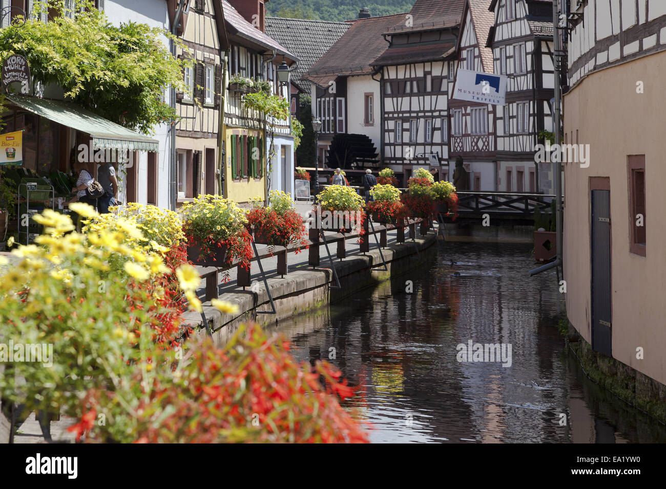 Annweiler am trifels Banque de photographies et d’images à haute ...