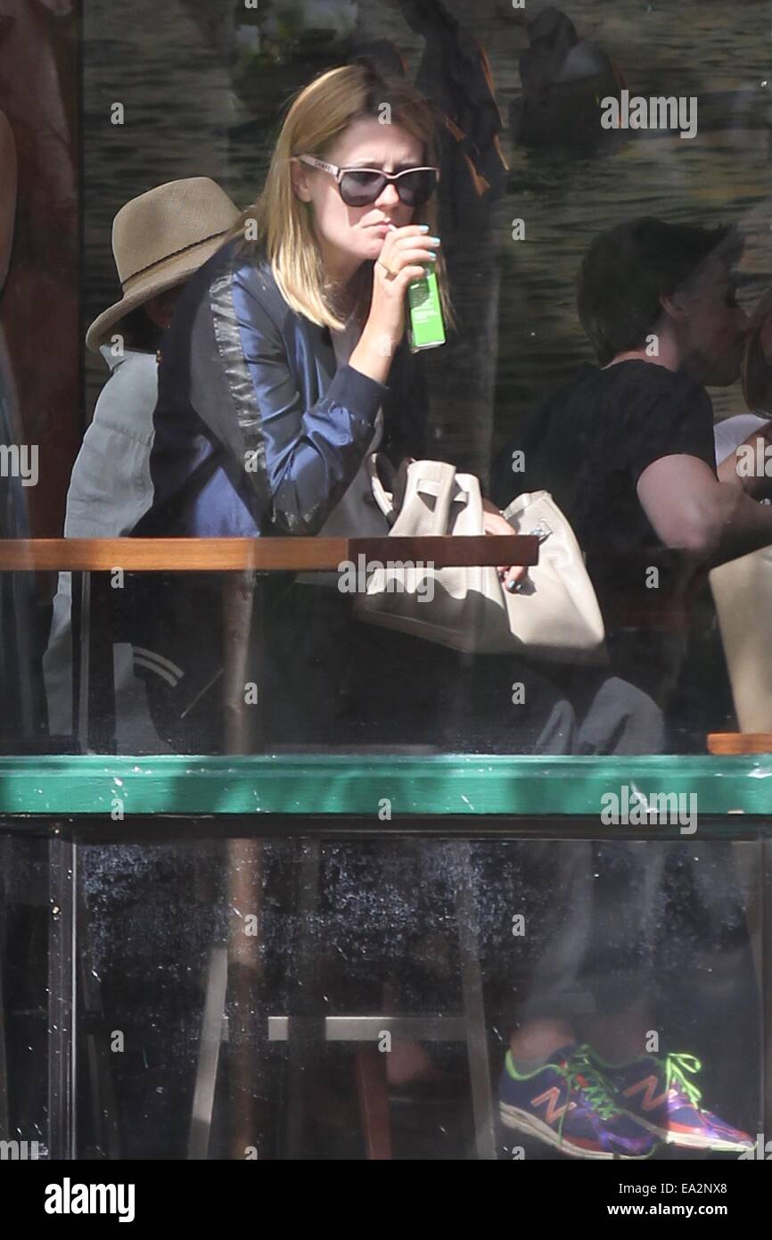 Mischa barton et ses amis Banque de photographies et d’images à haute ...