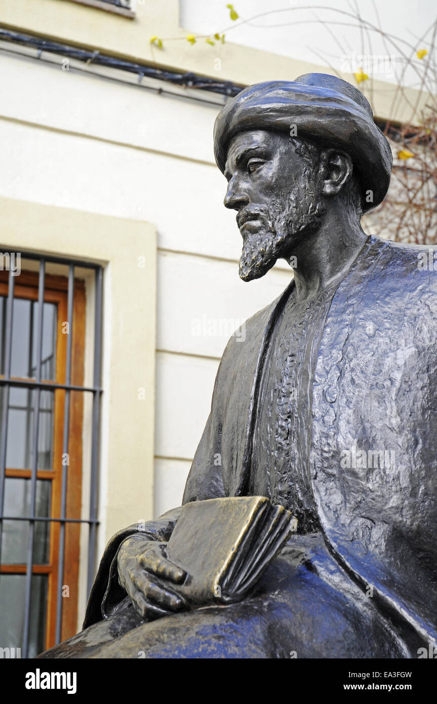 Statue of moses maimonides Banque de photographies et d’images à haute ...